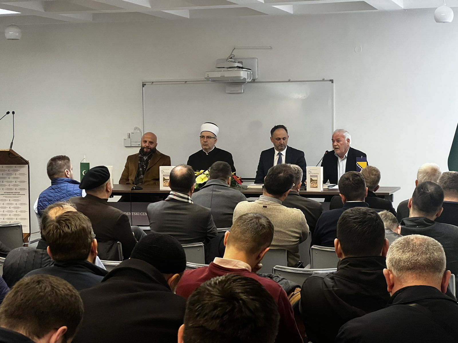 U Sarajevu promovirana knjiga "Prvi muslimani" autorice Asme Afsaruddin ...